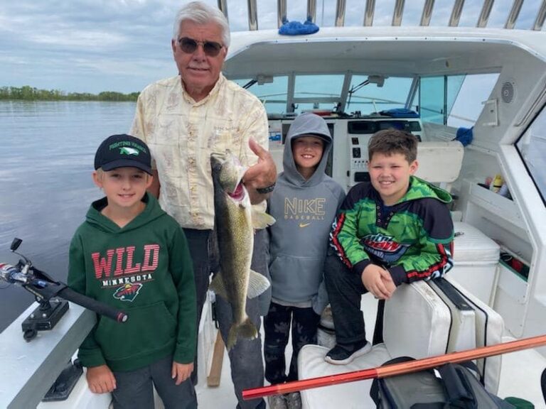 Summer Fishing – Zippel Bay Resort